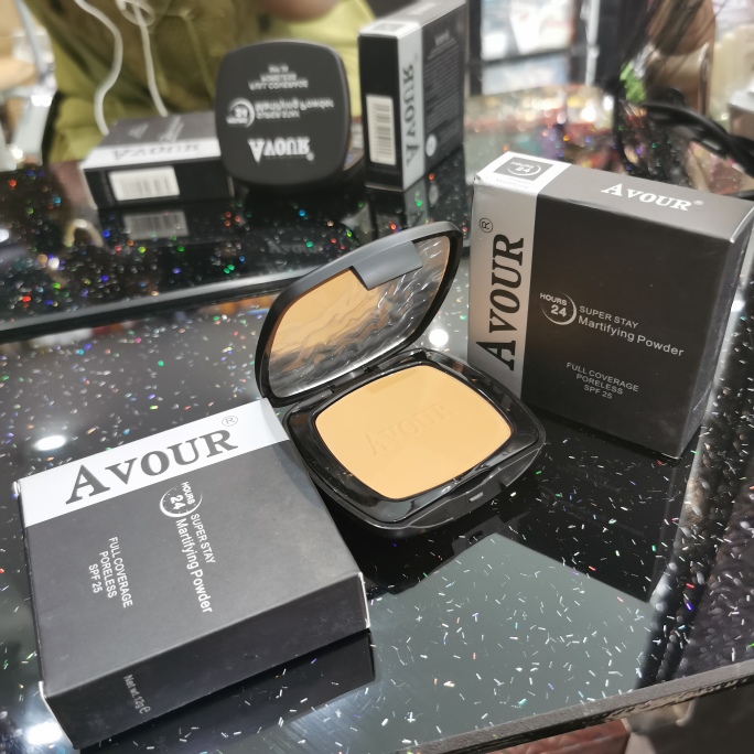 Poudre compacte AVOUR.Poudre matifiante,waterproof.Existe:10-20-25-30 ...